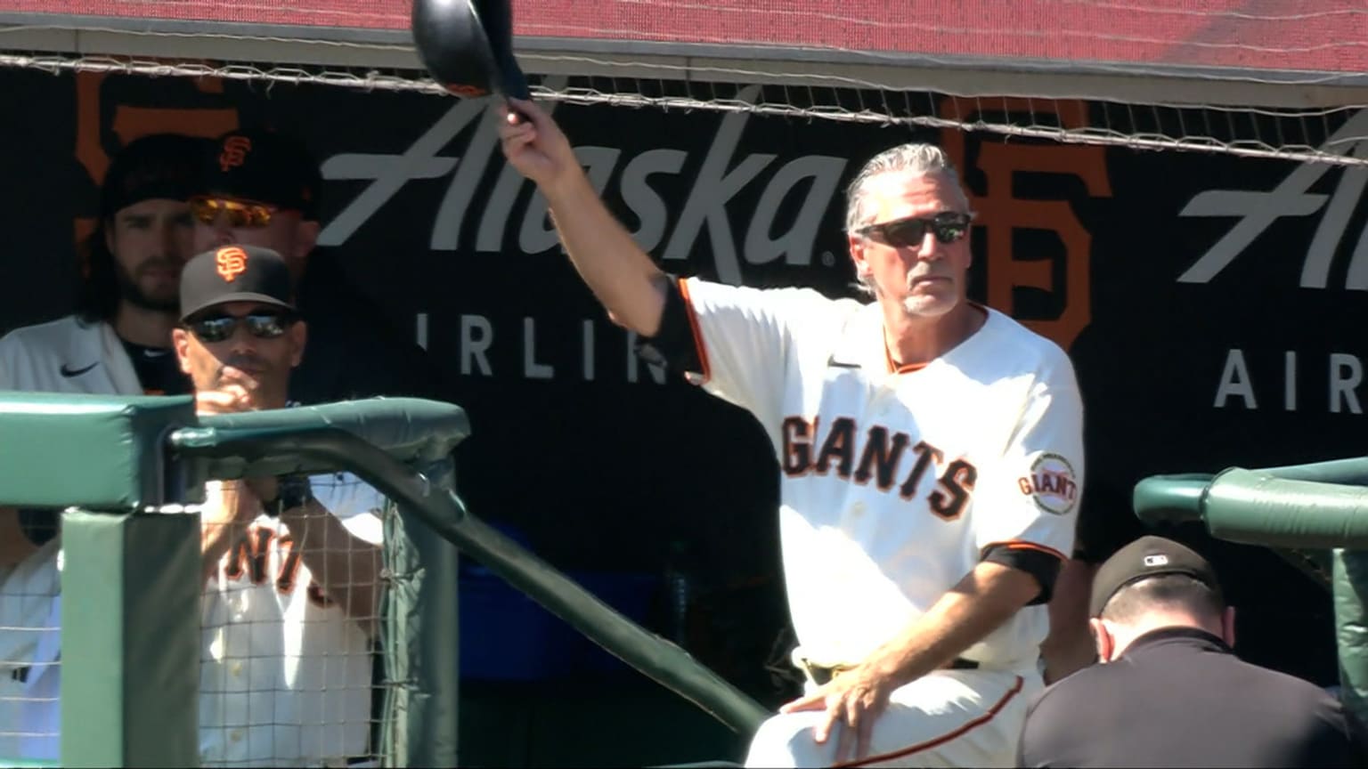 Third-base coach Ron Wotus gets standing ovation | 10/03/2021 | San ...