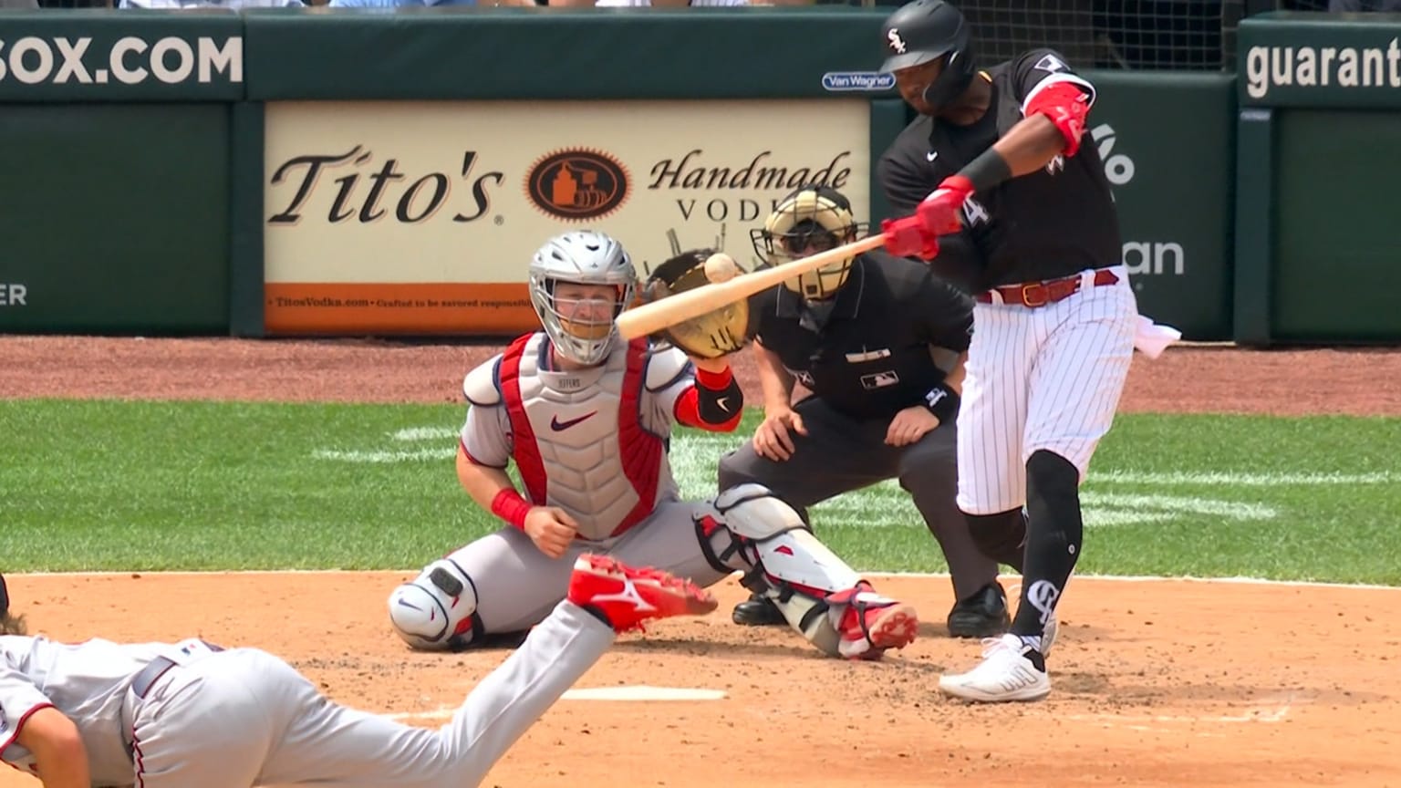 Eloy Jiménez launches a two-run home run in the 4th | 07/06/2022 ...