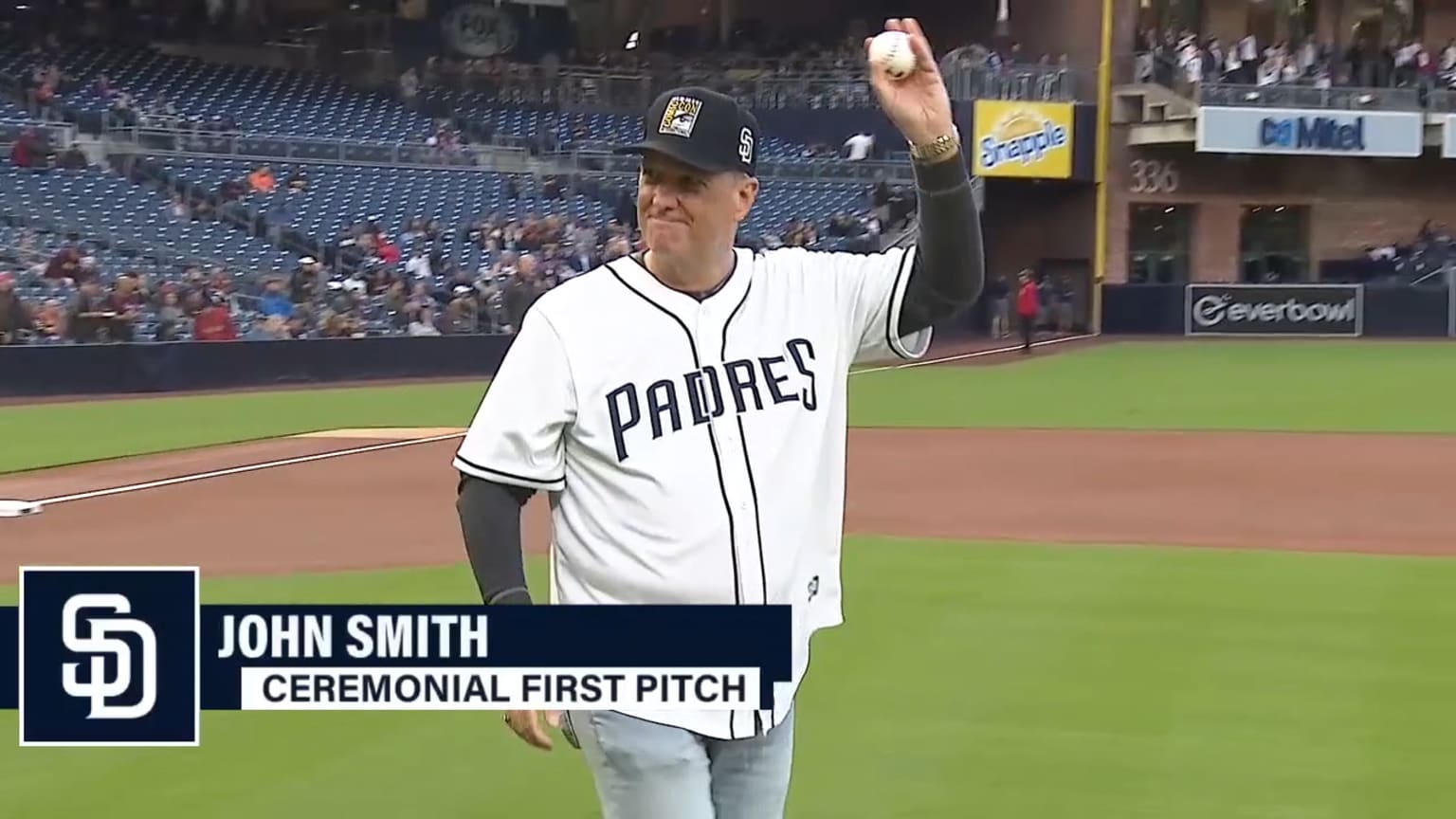 5/16/19: Ceremonial First Pitch: John Smith | 16/05/2019 | Lasmayores.com