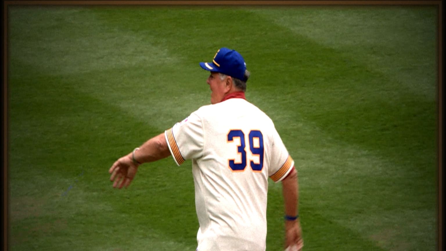 Former Seattle Pilots pitcher throws 1st pitch | 06/22/2019 | MLB.com