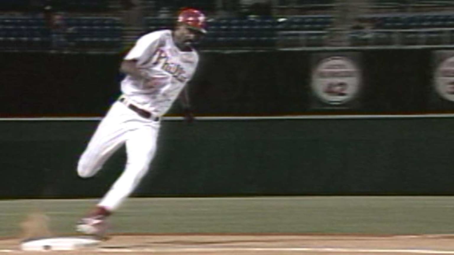 ARI@PHI: Glanville races for inside-the-park home run | 05/10/2002 ...
