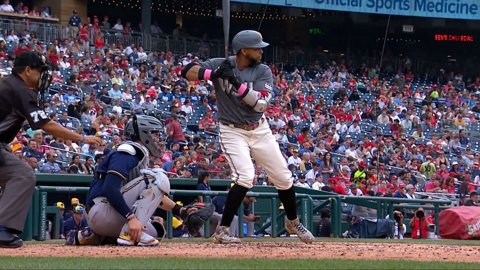 Nelson Cruz hammers a solo home run to center field | 06/11/2022 ...