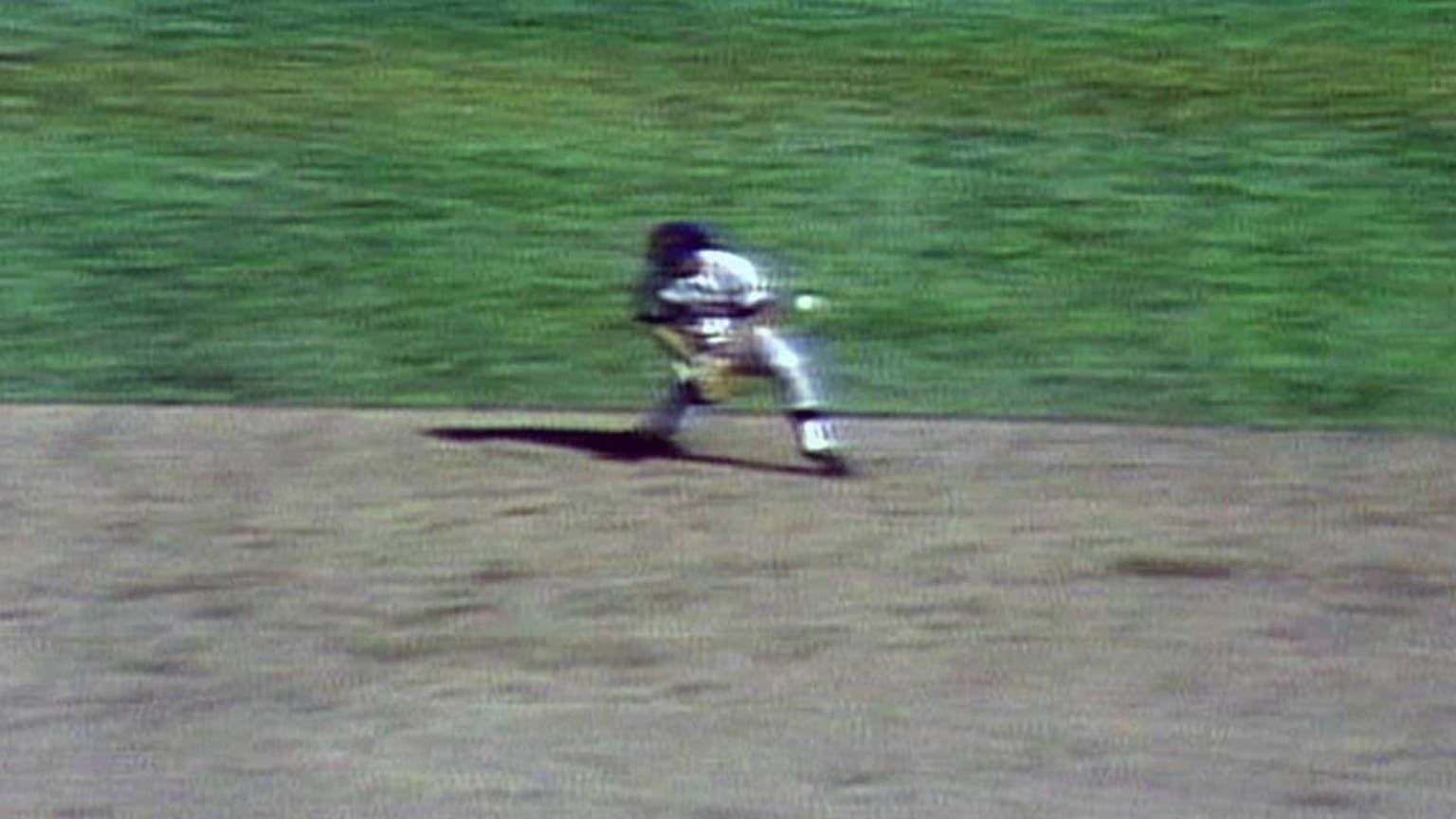 1973 WS Gm1: A's take lead on Millan's error | 10/13/1973 | MLB.com