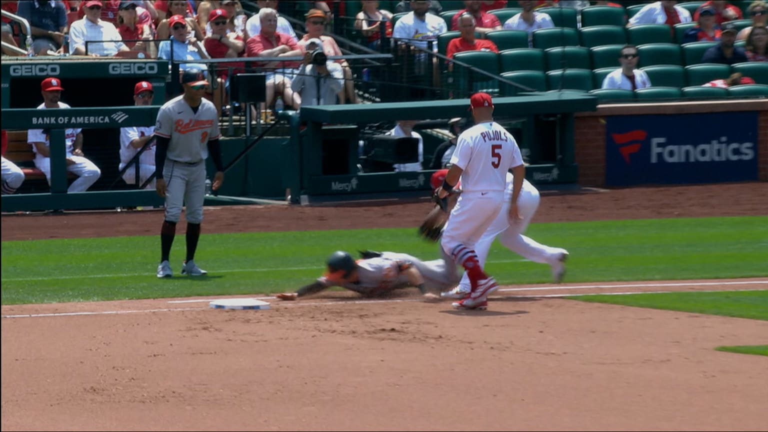 Austin Hays injured on headfirst slide in the 7th | 05/12/2022 | MLB.com