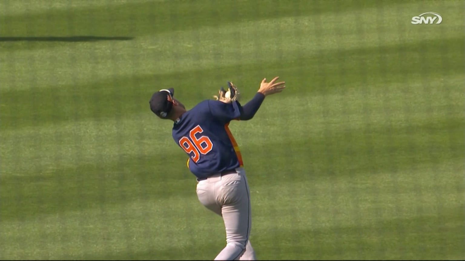 Grae Kessinger catches the ball over his shoulder | 02/26/2020 ...
