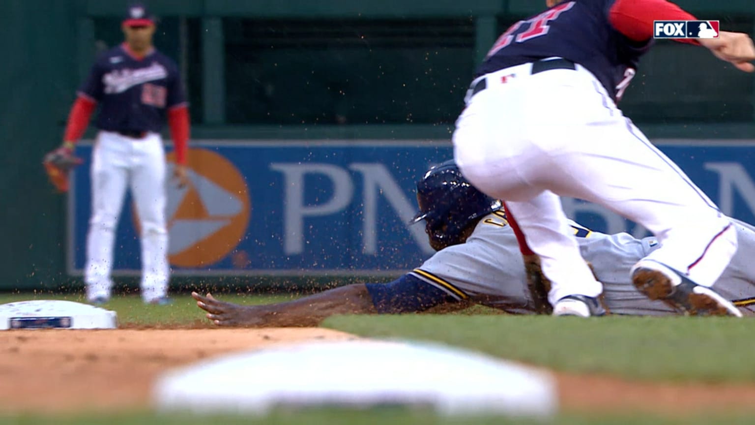 Gomes nabs Cain at second | 05/29/2021 | Atlanta Braves