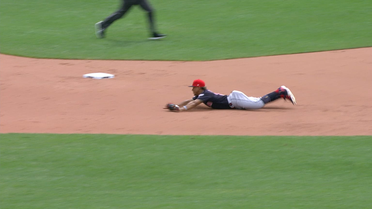 CLE@KC: Lindor dives to start spectacular double play | 07/04/2019 ...