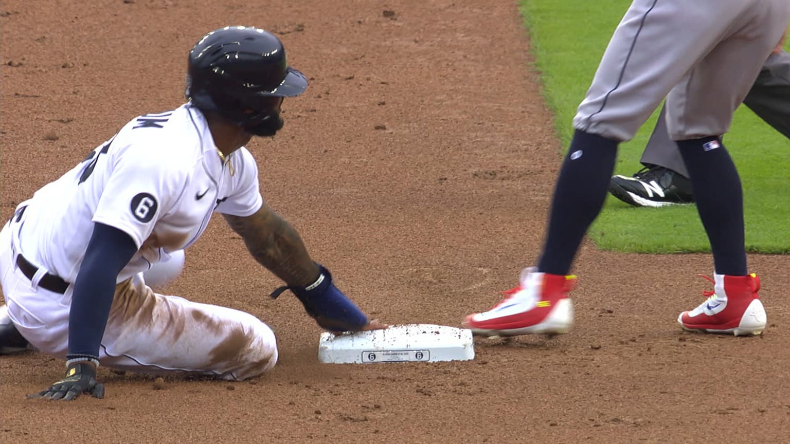 Niko Goodrum steals second after an overturned call | 08/14/2020 ...