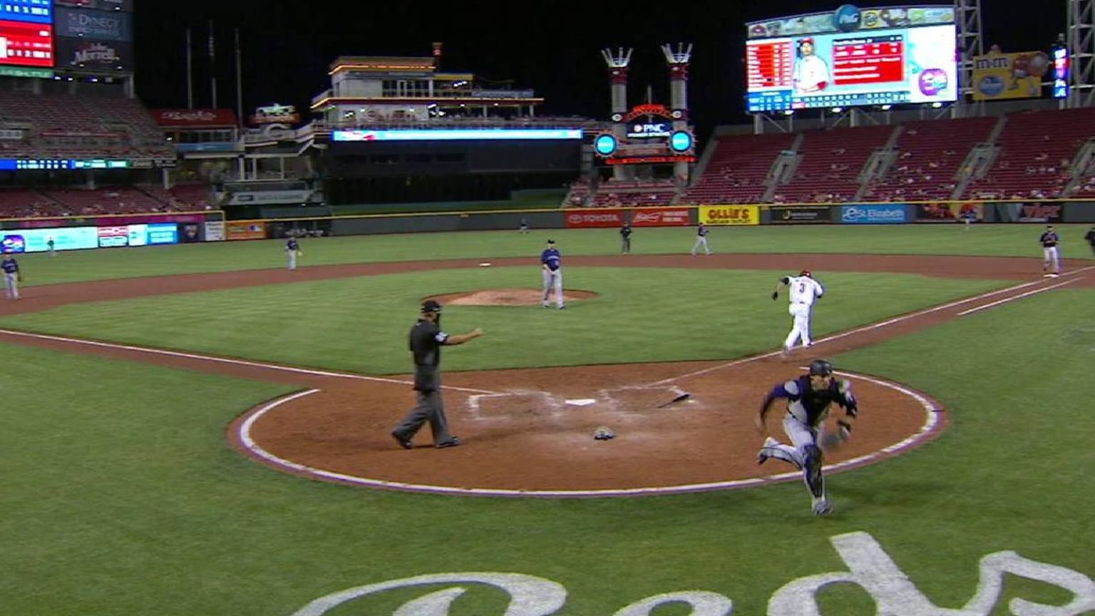 Pitching Change: Chad Qualls replaces Jordan Lyles, batting 9th ...