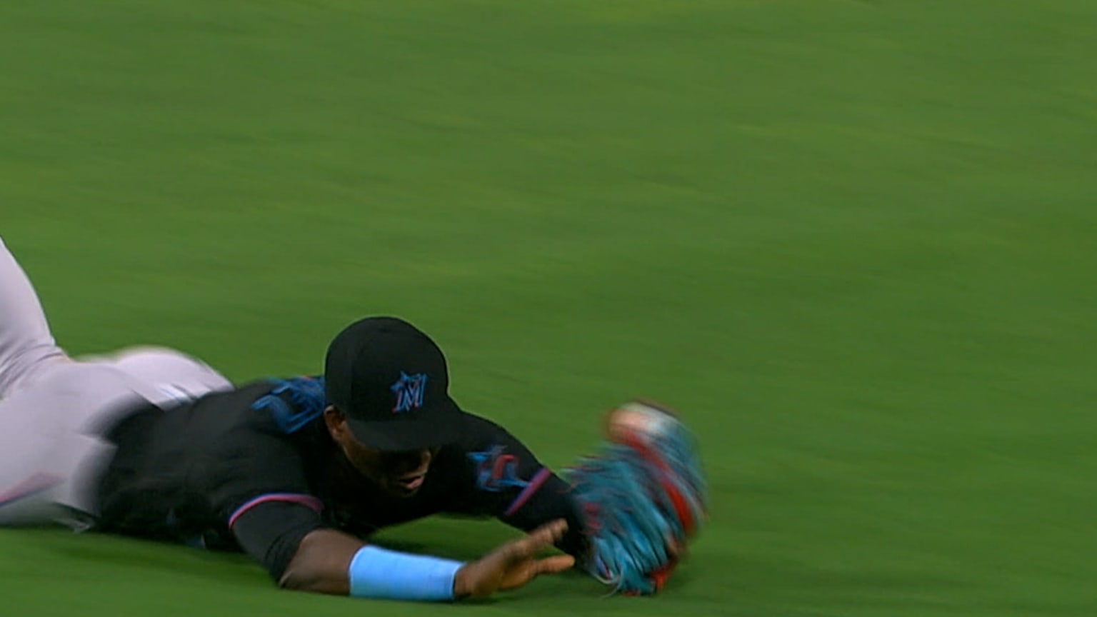 Jesús Sánchez lays out to make a sweet diving grab | 05/06/2022 | Los ...