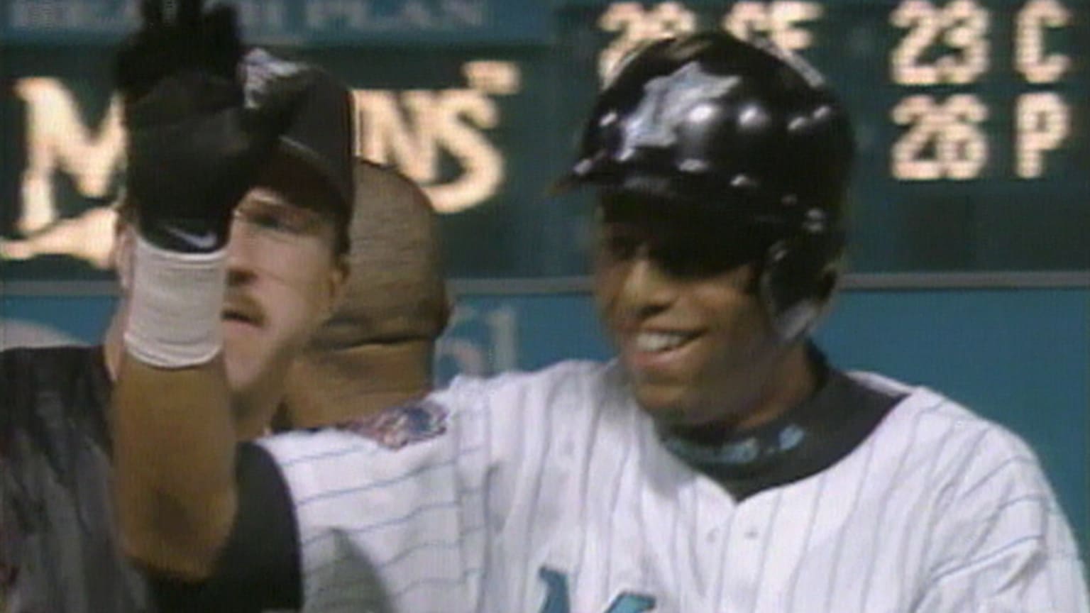 Alex Arias delivers the walk-off RBI hit for Marlins | 07/10/1997 ...