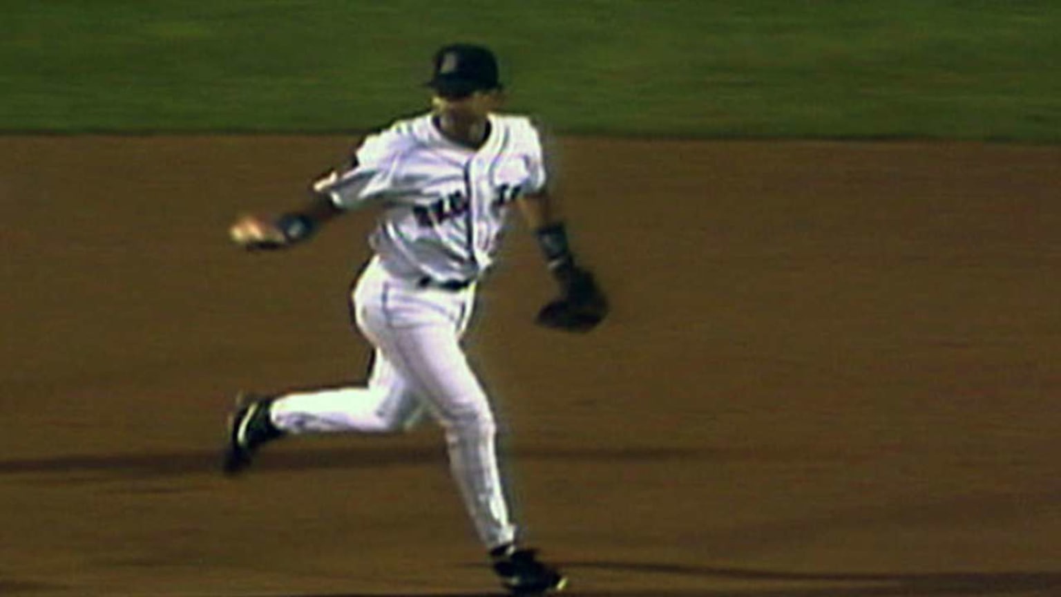 John Valentin turns an unassisted triple play | 07/08/1994 | Boston Red Sox