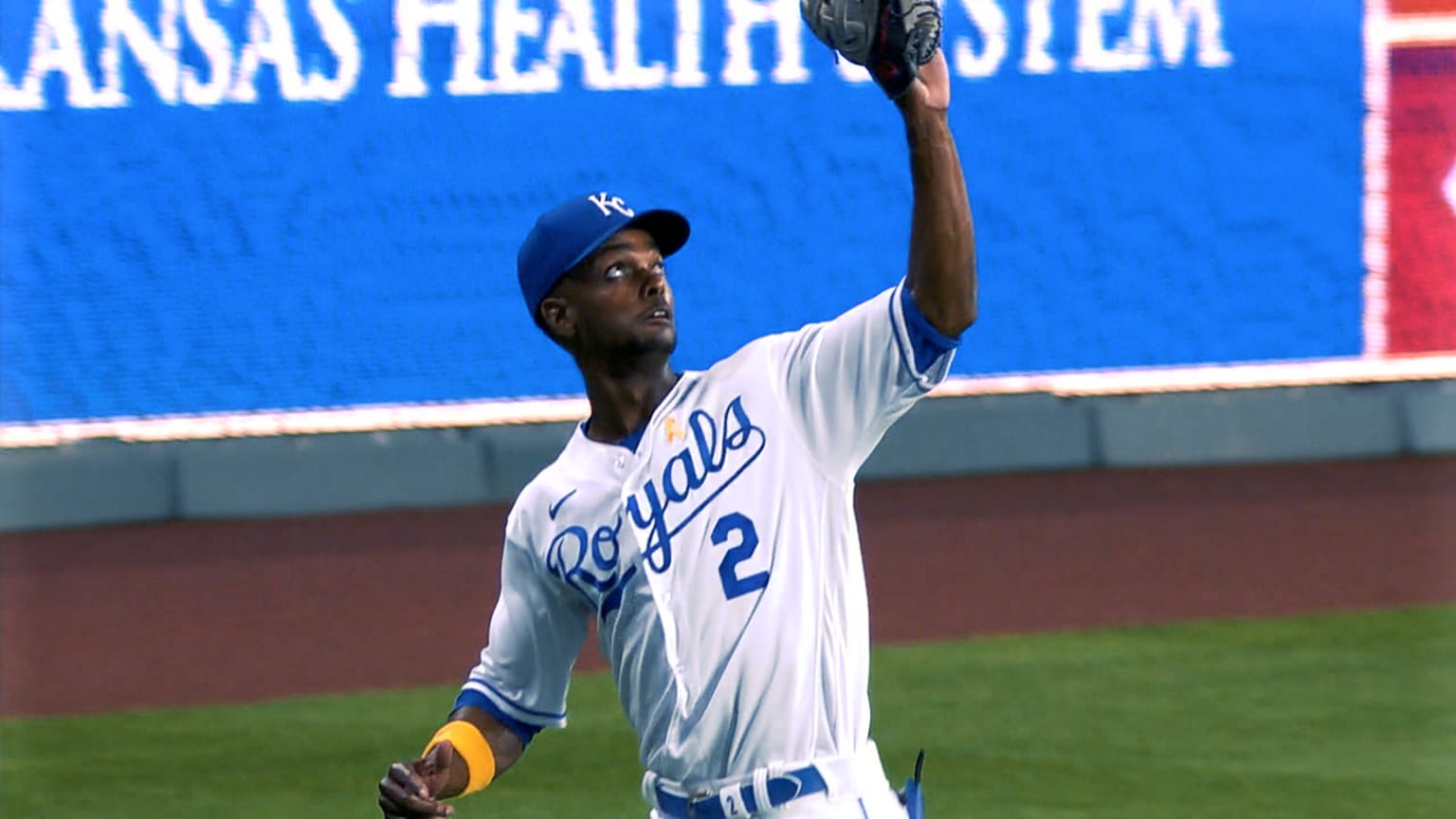 Royals OF Michael A. Taylor wins first Gold Glove | 11/08/2021 | MLB.com