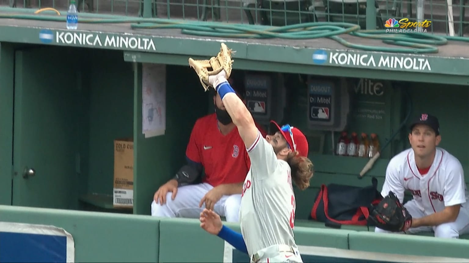 Bryce Harper makes a nice catch at the warning track | 08/19/2020 ...
