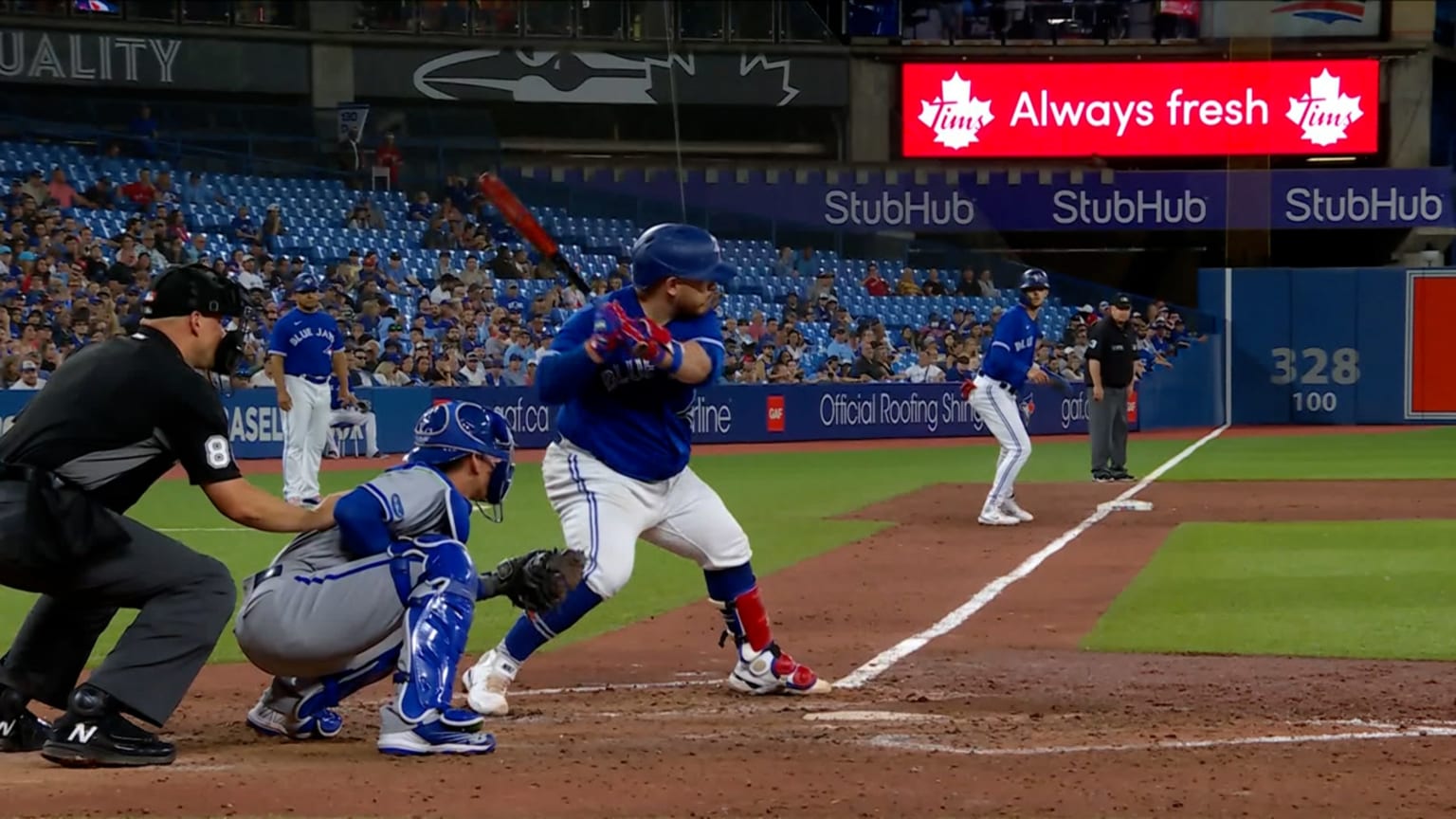 Alejandro Kirk hits an RBI single in the 6th inning | 07/15/2022 | MLB.com