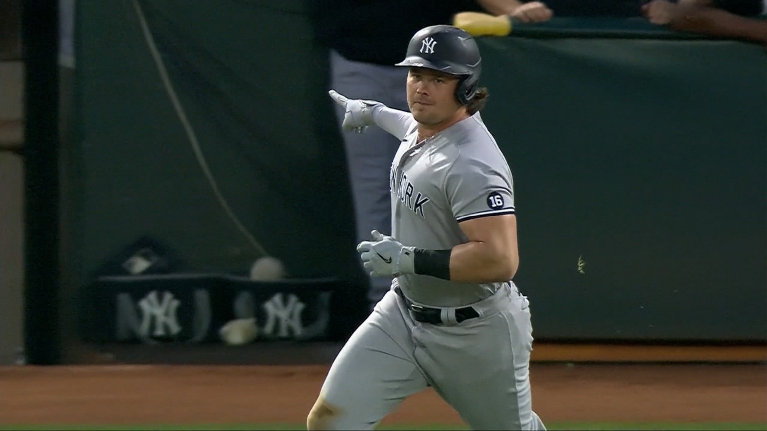 Luke Voit's solo homer | 08/27/2021 | New York Yankees