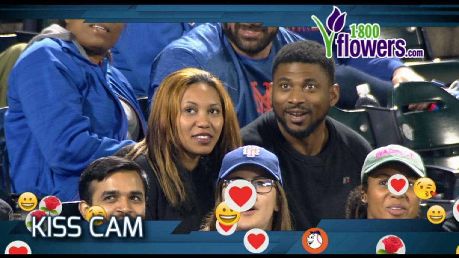 Mets fans pucker up for Kiss Cam | 05/25/2017 | New York Yankees