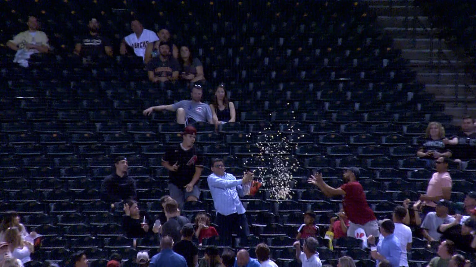 Fan catches a foul ball with his popcorn bucket | 05/10/2022 | MLB.com