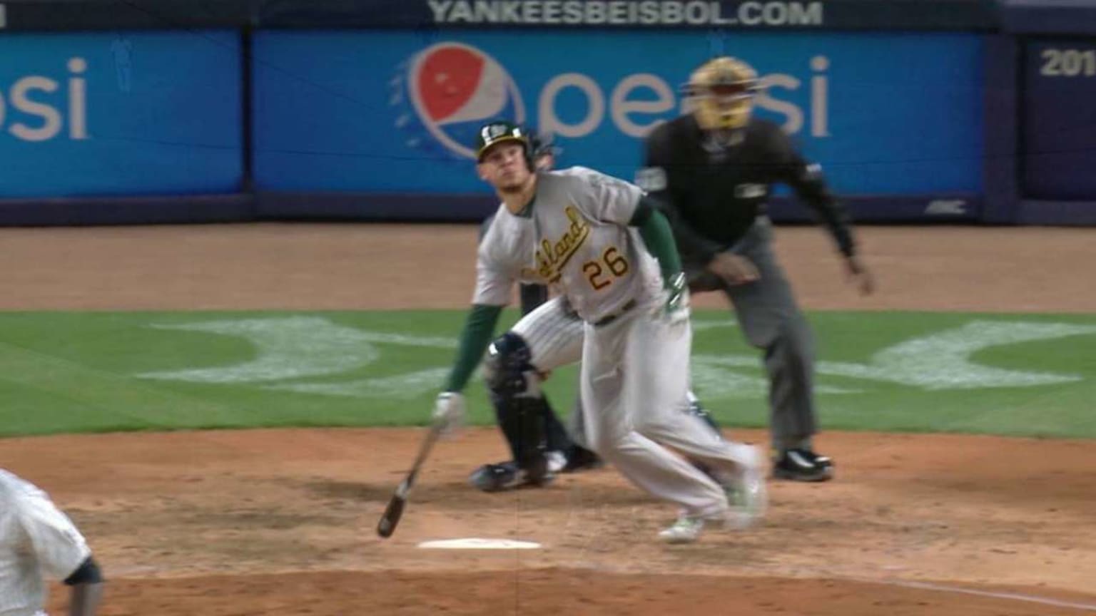 Valencia's stand-up triple | 04/19/2016 | MLB.com