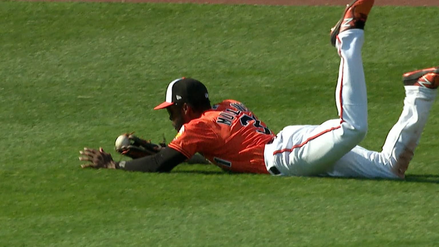 Cedric Mullins makes diving catch in the 4th | 06/05/2021 | Baltimore ...