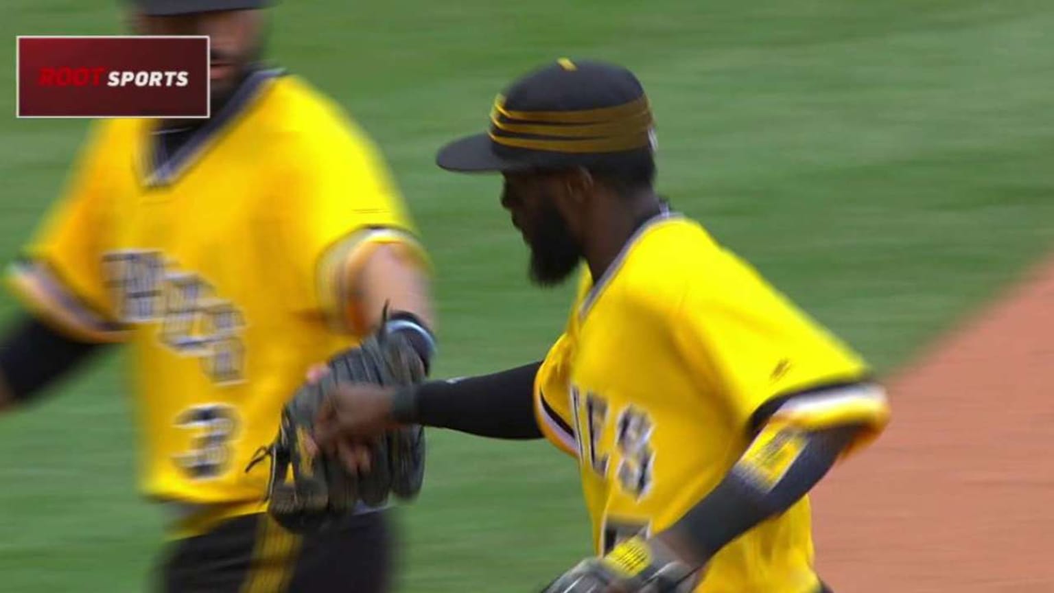 CIN@PIT: Harrison fields deflection, gets the out | 05/01/2016 | MLB.com