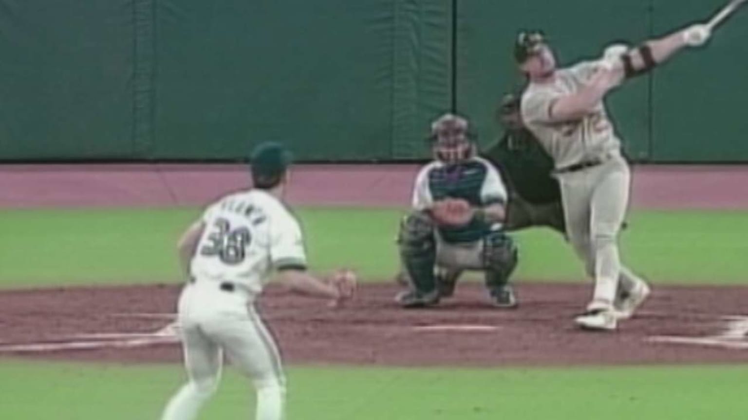 OAK@TOR: McGwire belts a tape measure home run | 07/25/1996 | MLB.com