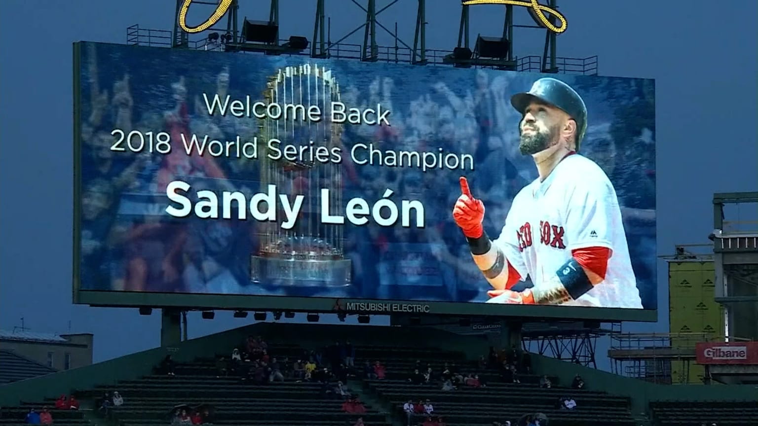 Sandy León makes his return to Fenway Park | 05/28/2021 | Miami Marlins