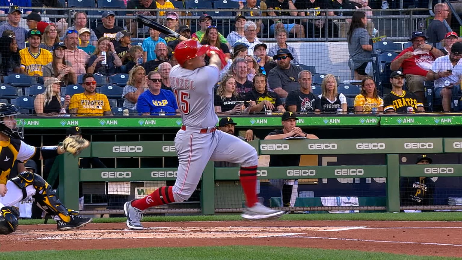 Nick Senzel starts off the scoring with a homer | 08/19/2022 | MLB.com