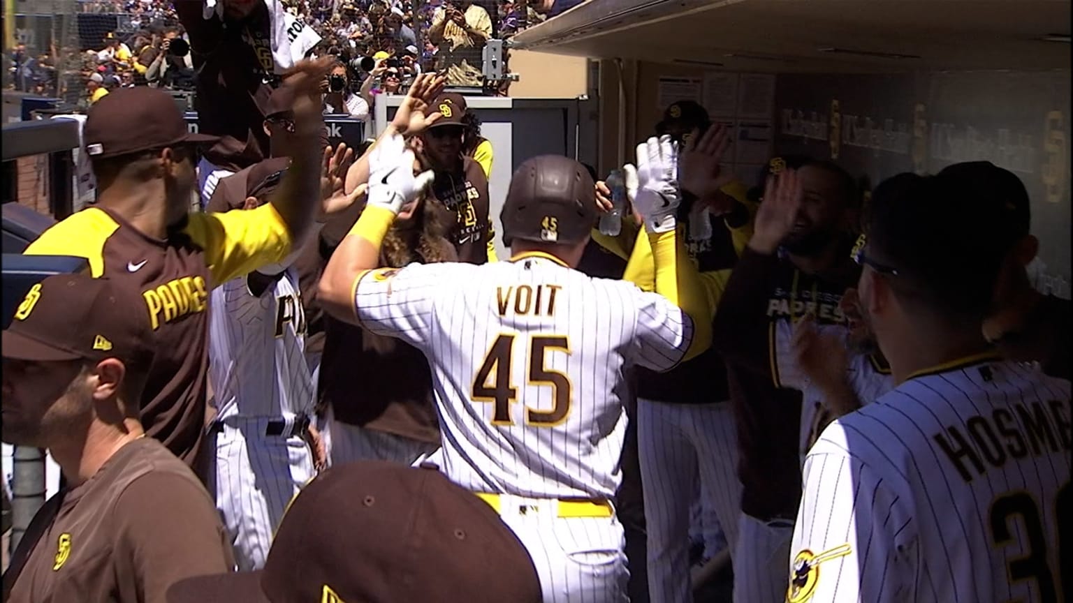 Luke Voit slugs his first homer with the Padres | 05/11/2022 | Chicago Cubs