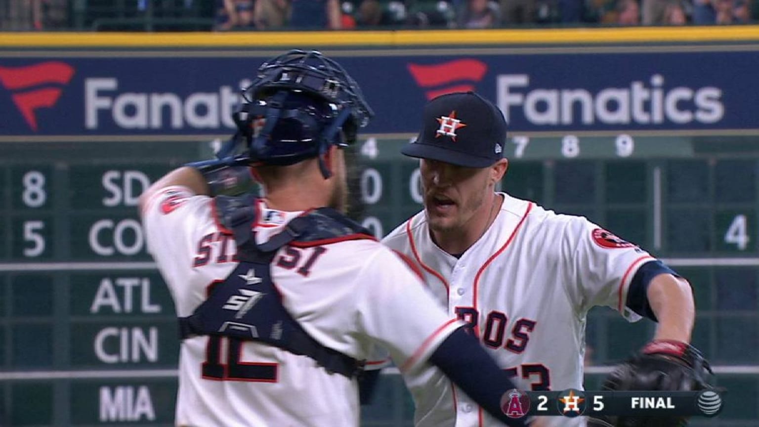 Giles earns the save | 04/25/2018 | MLB.com