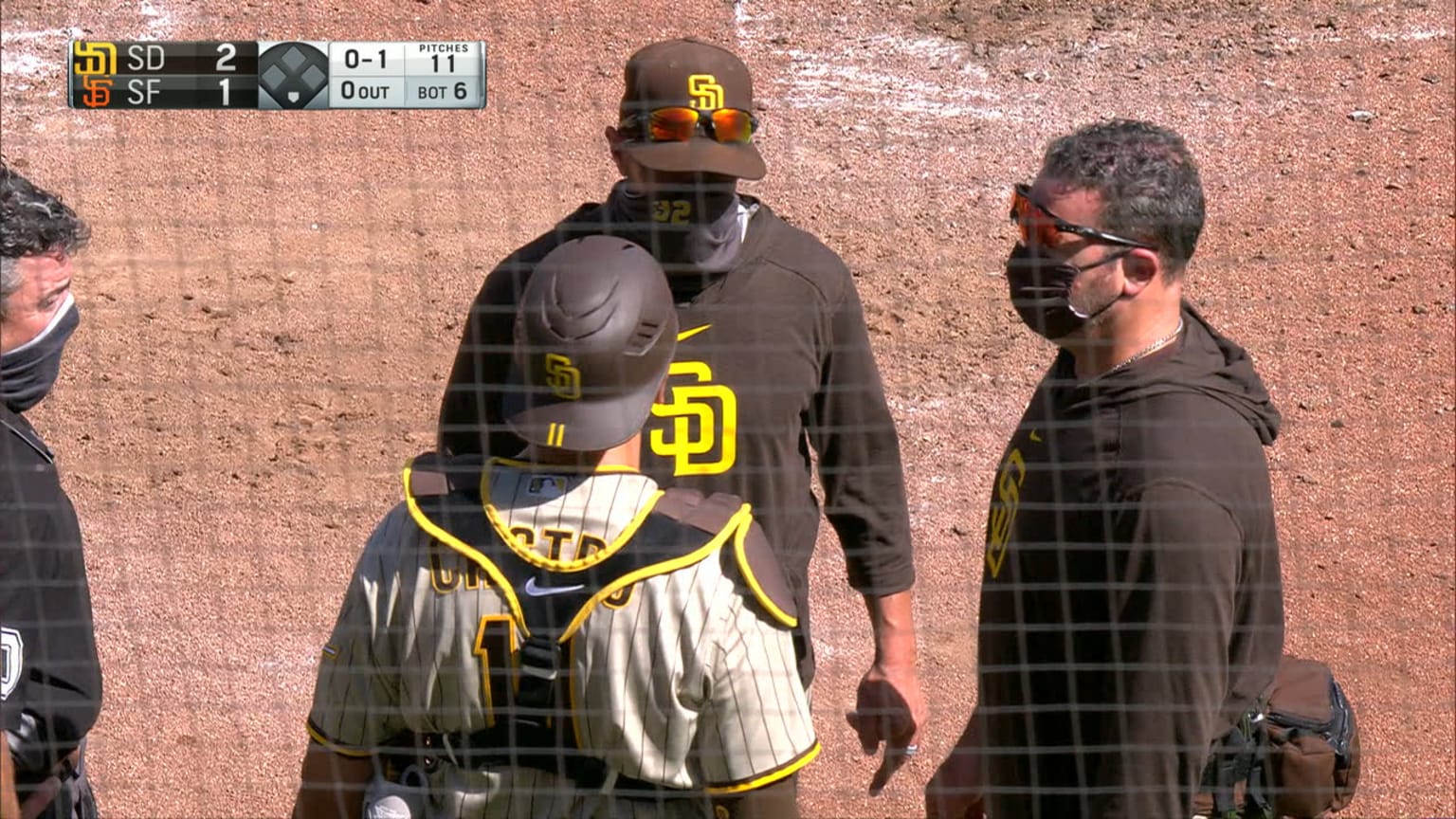 Castro leaves the game after being hit by a foul ball | 09/27/2020 ...