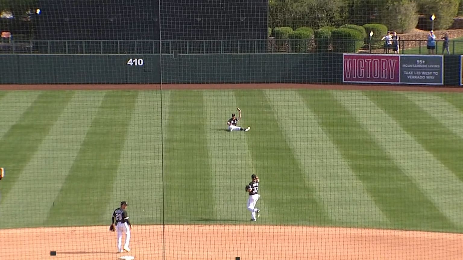 Adam Engel makes a difficult catch in center field | 03/02/2020 ...