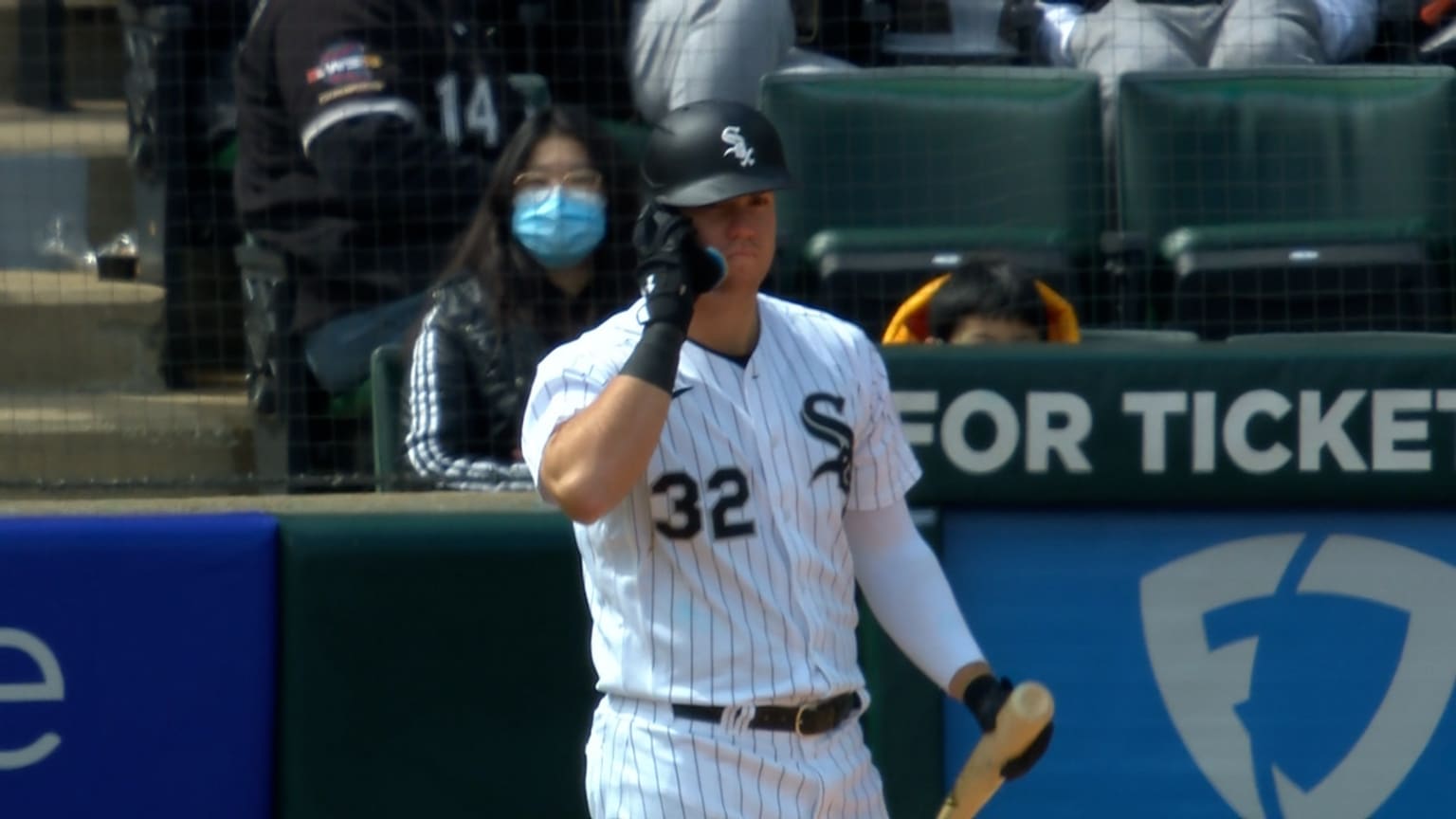 Gavin Sheets gets hit by pitching, plates José Abreu | 04/17/2022 ...