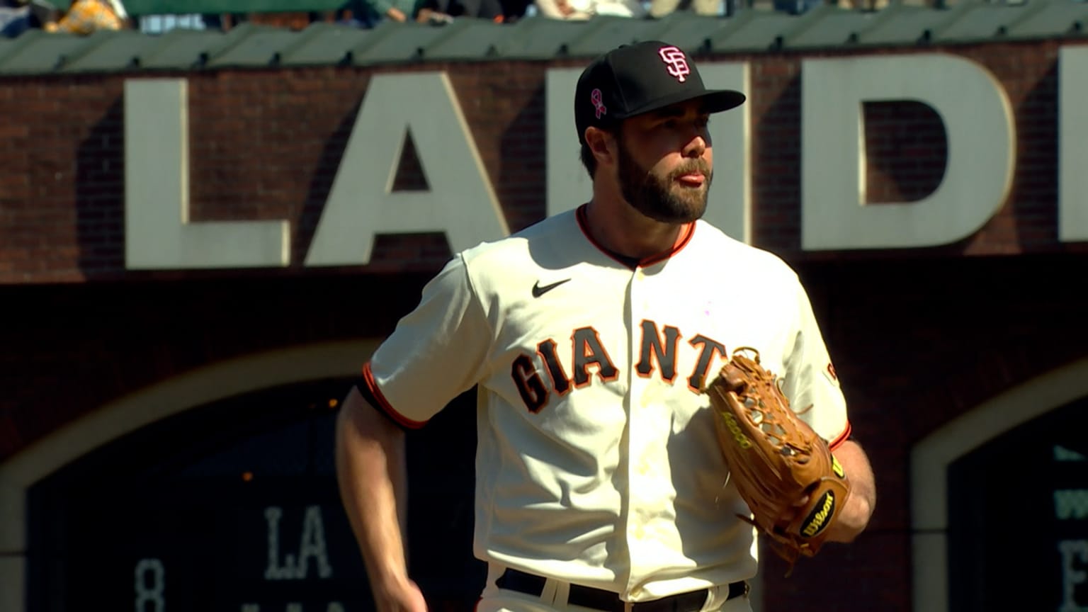 Darin Ruf pitches against the Padres | 05/09/2021 | Los Angeles Dodgers