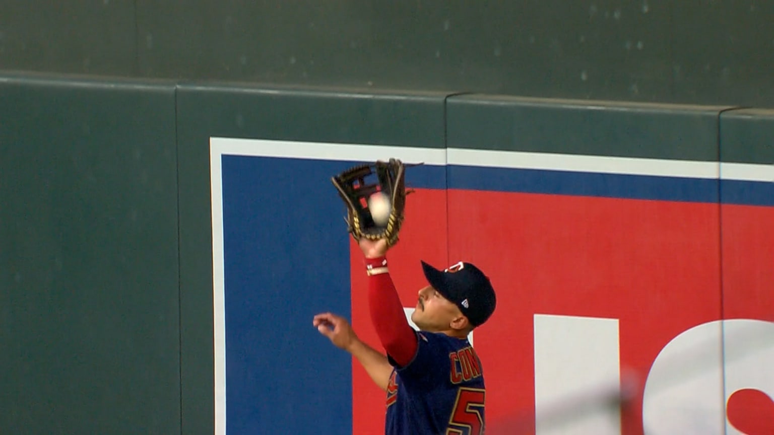 Mark Contreras makes a leaping catch at the wall | 08/01/2022 ...