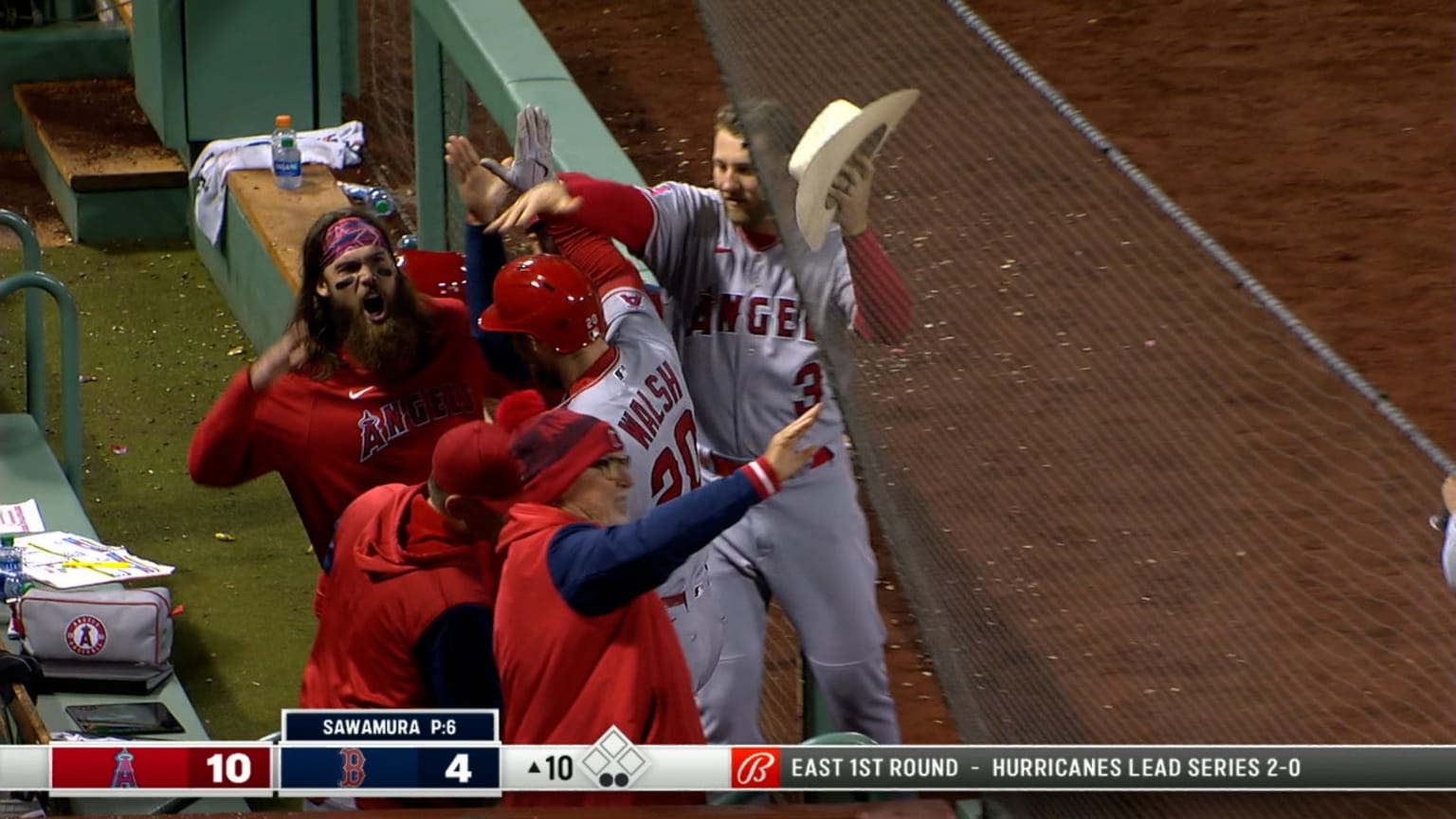 Angels score six runs in the 10th to rally | 05/04/2022 | Los Angeles ...