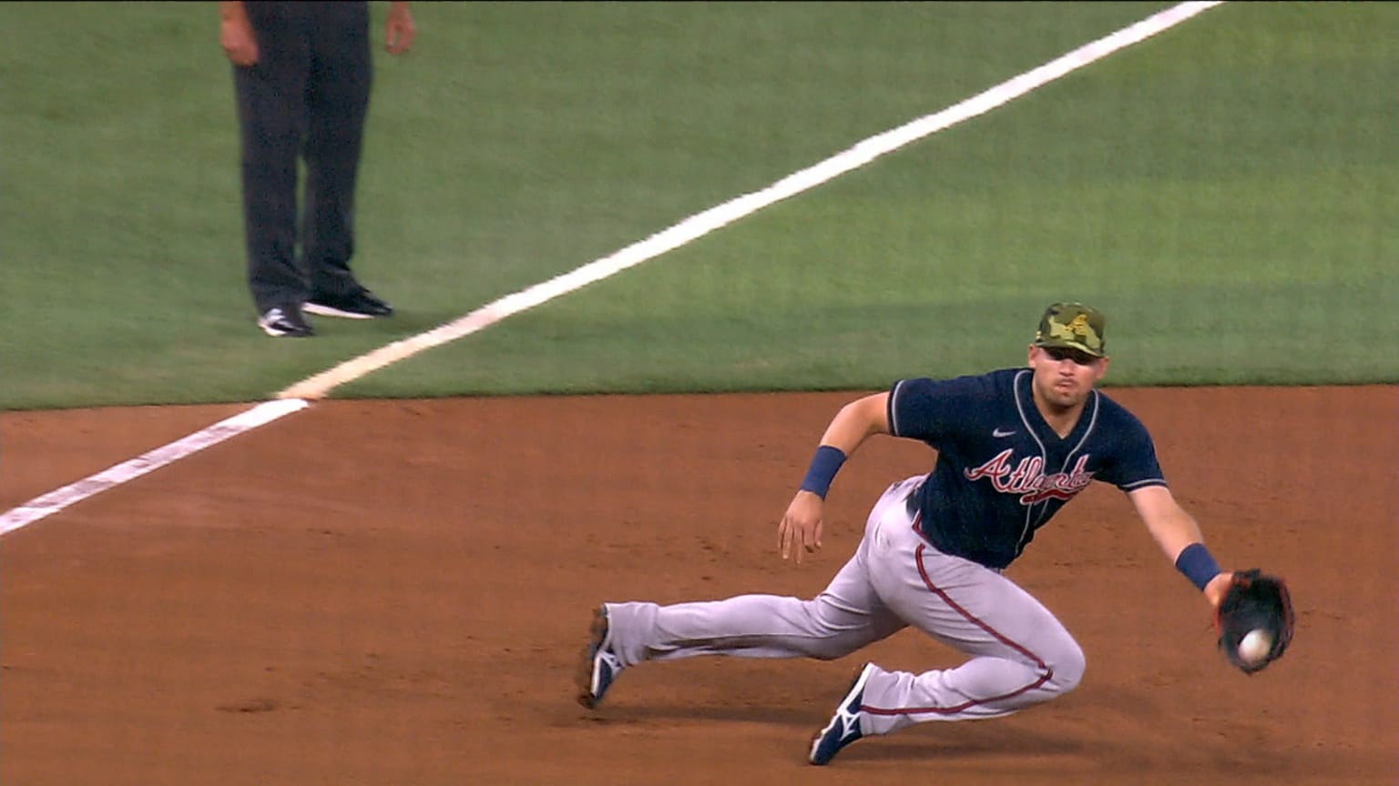 Austin Riley's sliding stop | 05/21/2022 | New York Mets