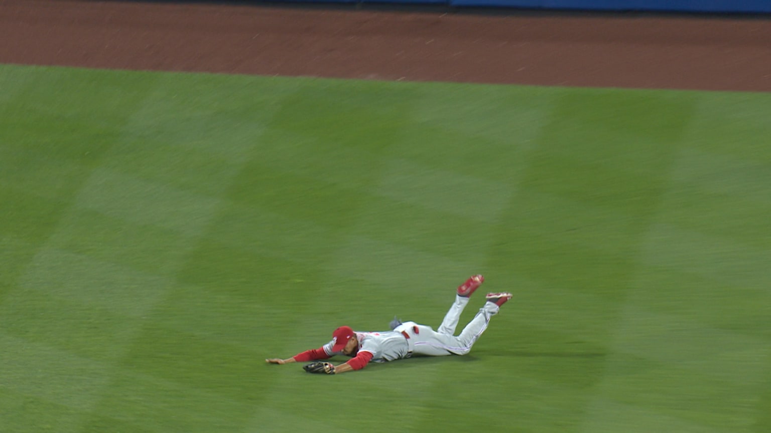 Altherr's diving catch in right | 04/23/2019 | Philadelphia Phillies