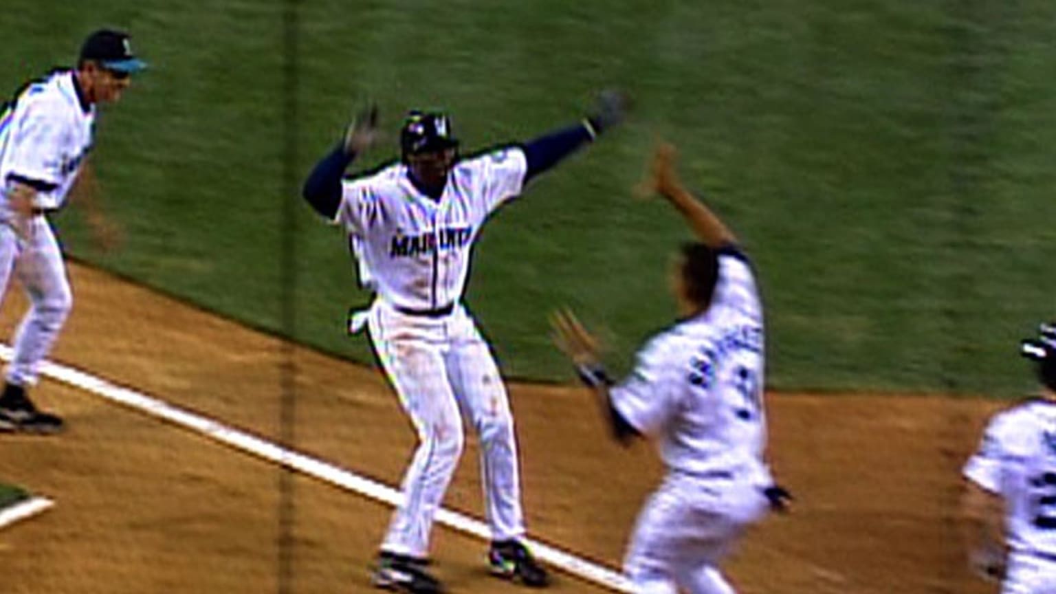 BOS@SEA: Cameron ends it in the 19th with a homer | 08/01/2000 ...