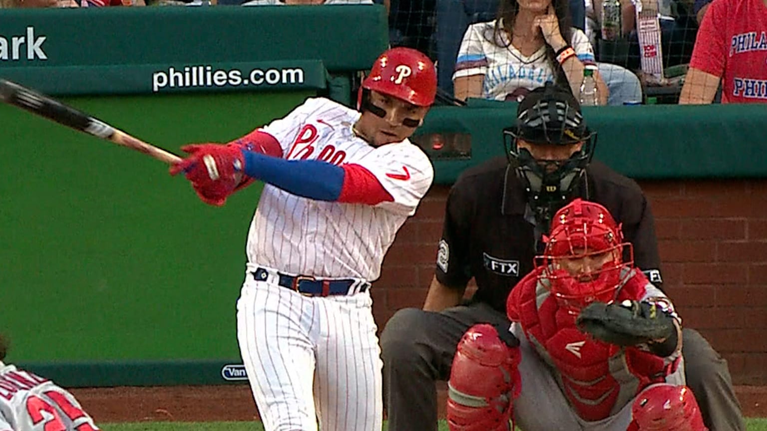 Johan Camargo rips a two-run single to right field | 06/04/2022 | Los ...