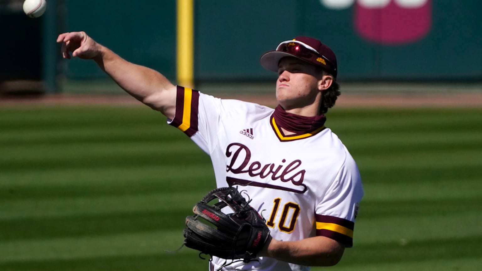 Draft Report: Sean McLain, college shortstop | 04/29/2022 | MLB.com