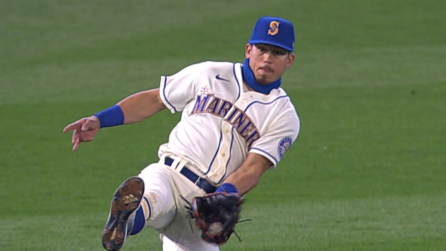 Sam Haggerty robs Odor with a sliding catch in left | 08/23/2020 ...