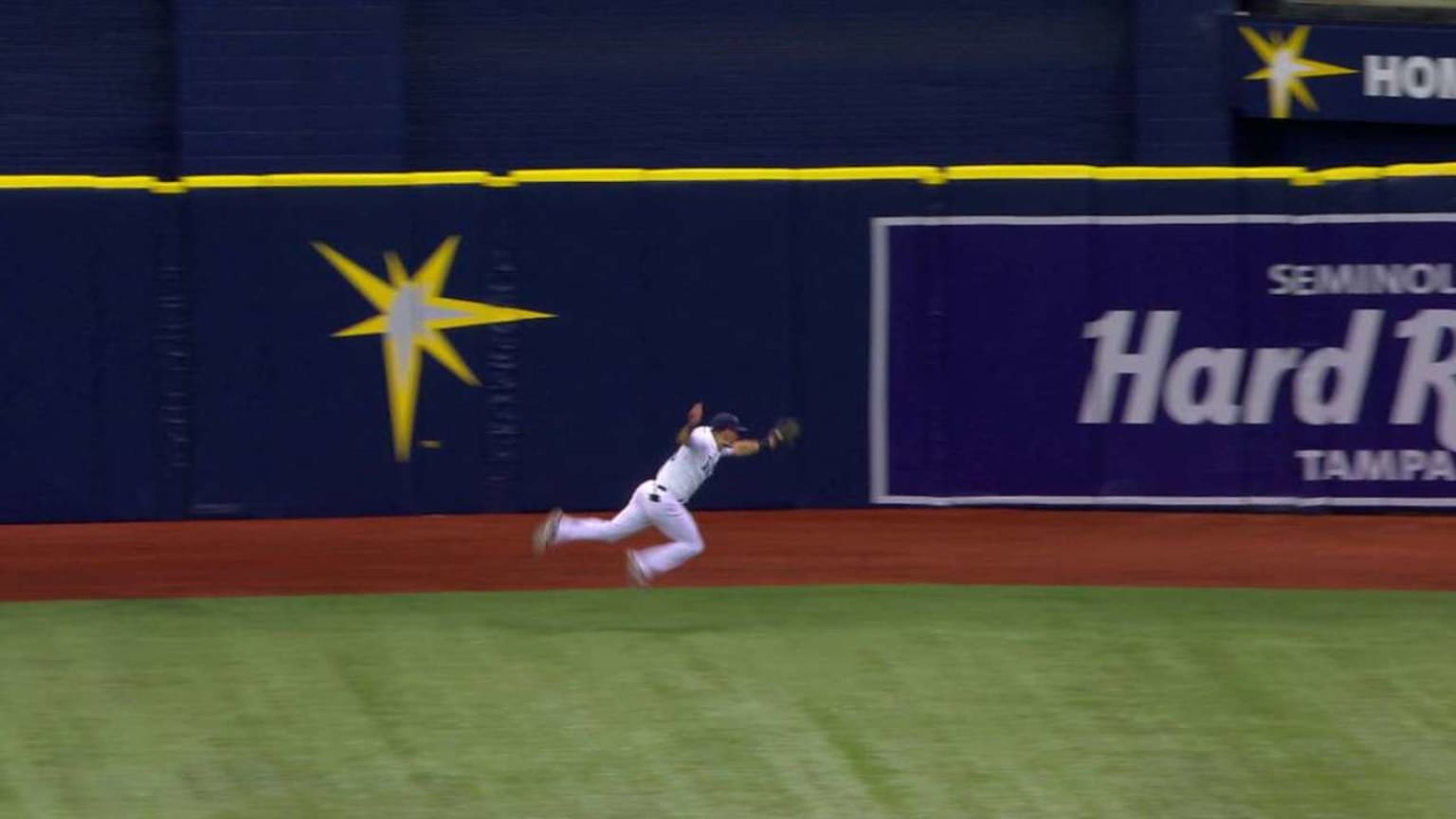 Kiermaier's incredible catch | 08/24/2017 | MLB.com