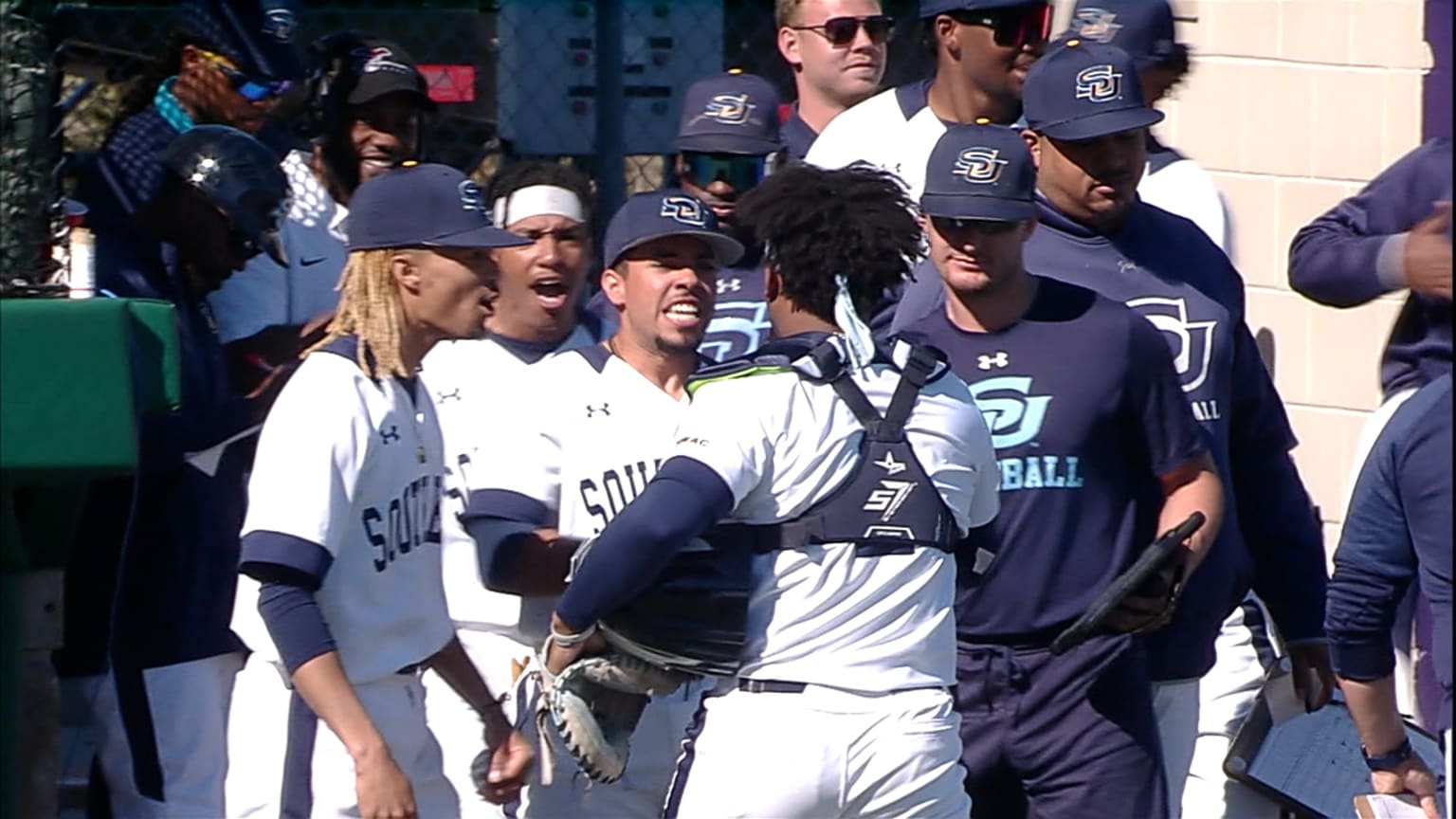 Porter throws out runner for Southern | 02/19/2022 | MLB.com