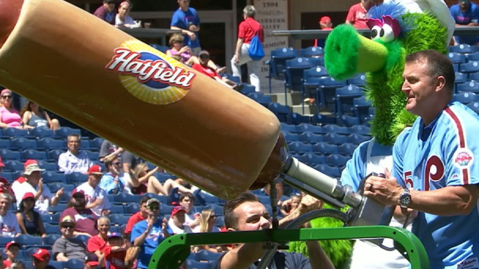 COL@PHI: Thome shoots hot dogs at Citizens Bank Park | 06/14/2018 ...