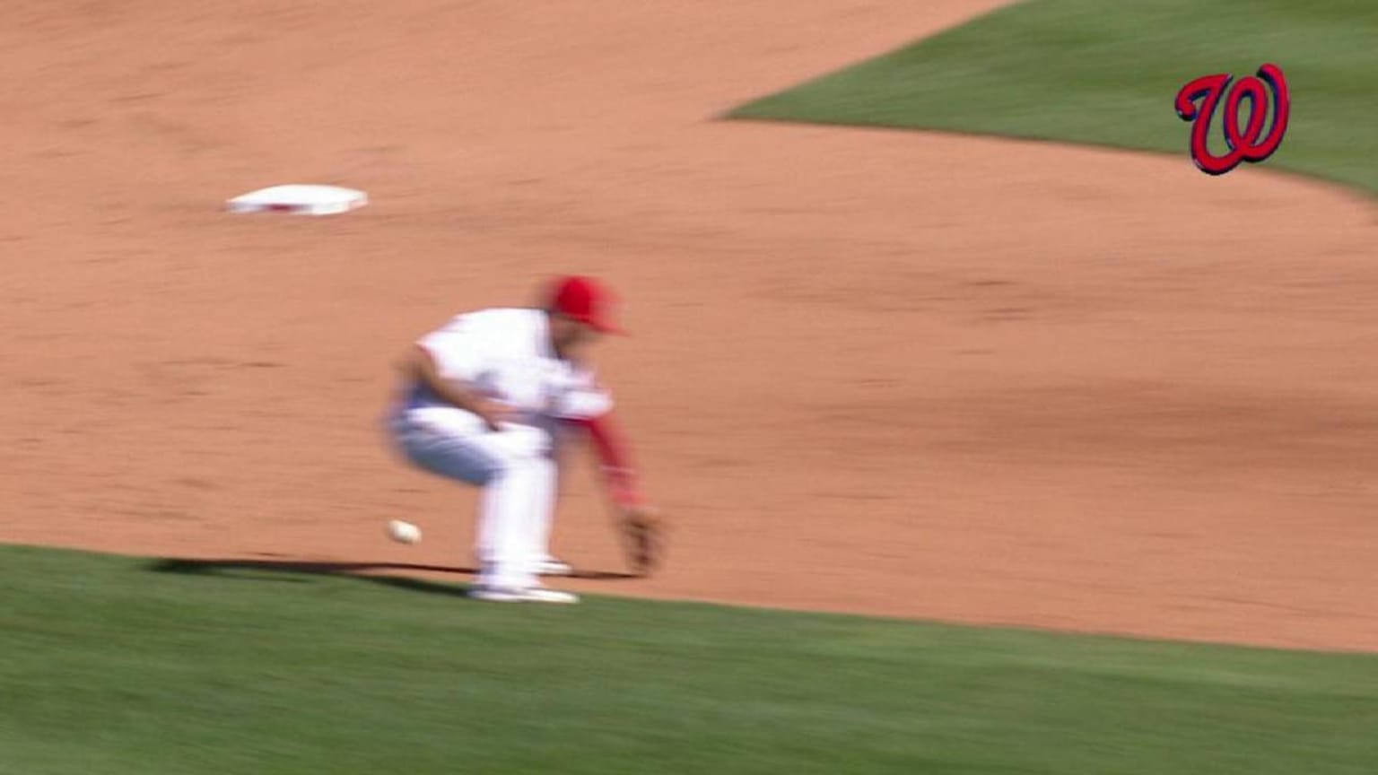Jimmy Paredes reaches on a fielding error by shortstop Danny Espinosa ...