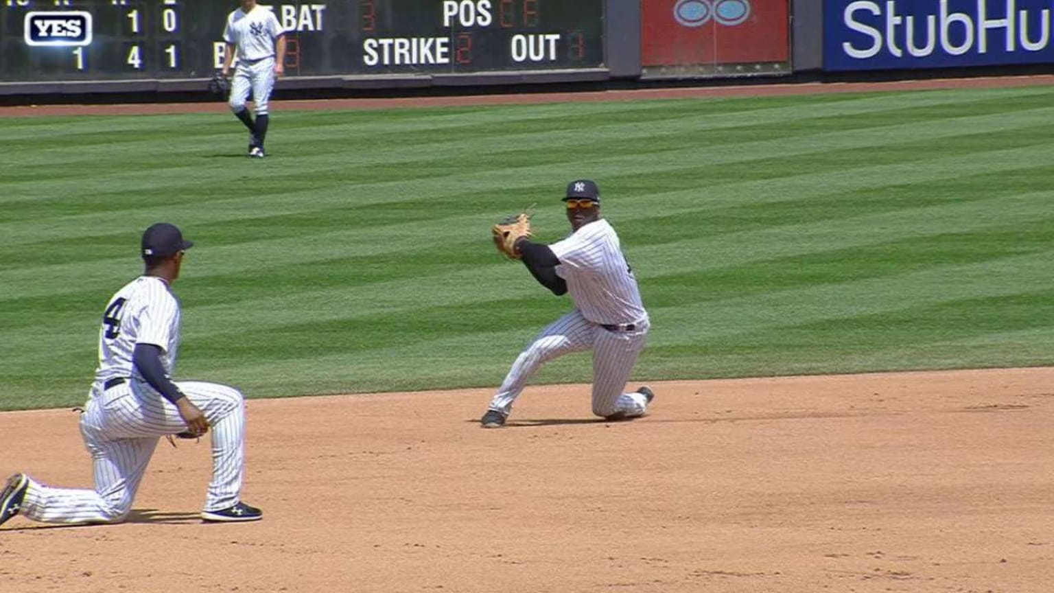 Didi's incredible sliding play | 08/12/2018 | New York Yankees