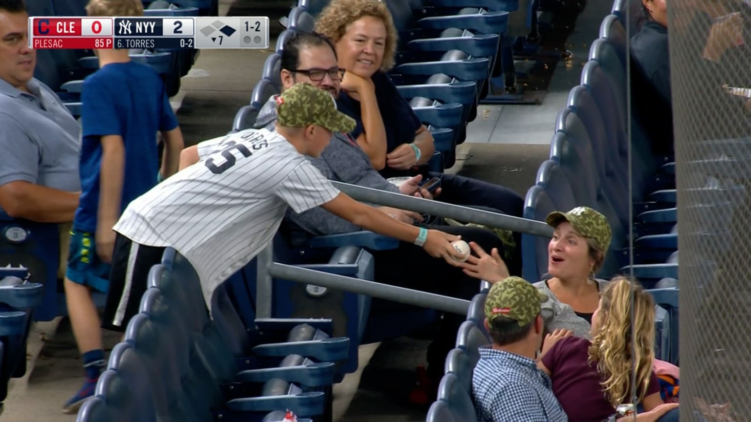 Young Yankees fan gives foul ball to someone else | 09/17/2021 | New ...