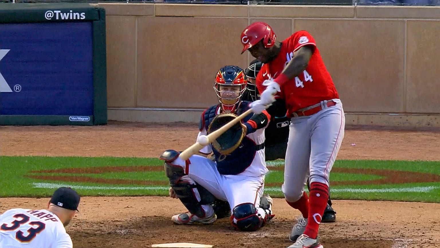 Aristides Aquino slugs a solo home run to left field | 06/21/2021 ...