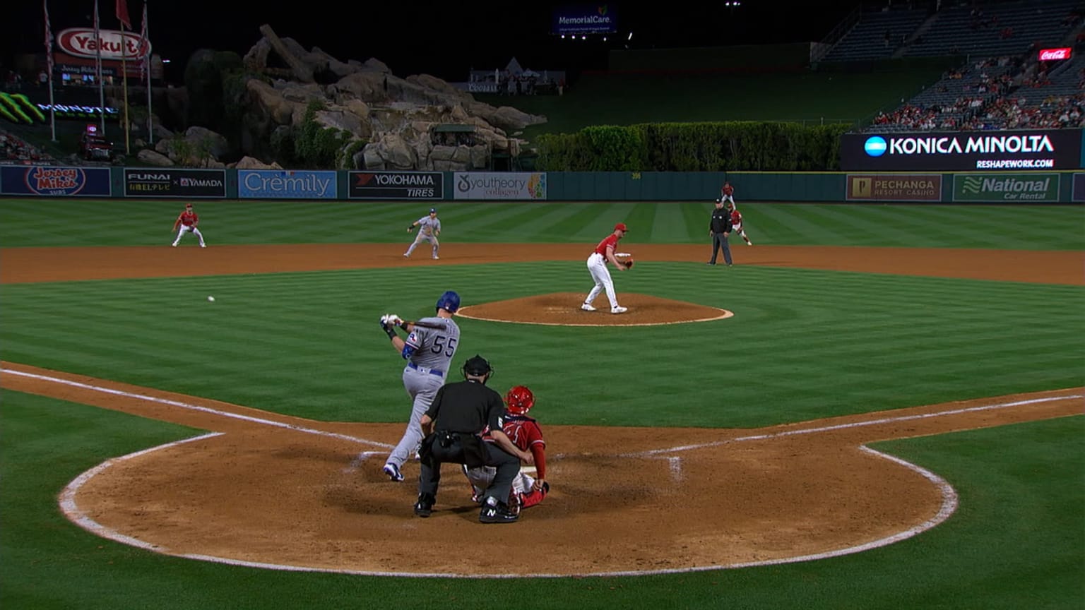 Sam Huff picks up an infield single in the 8th | 05/25/2022 | Texas Rangers